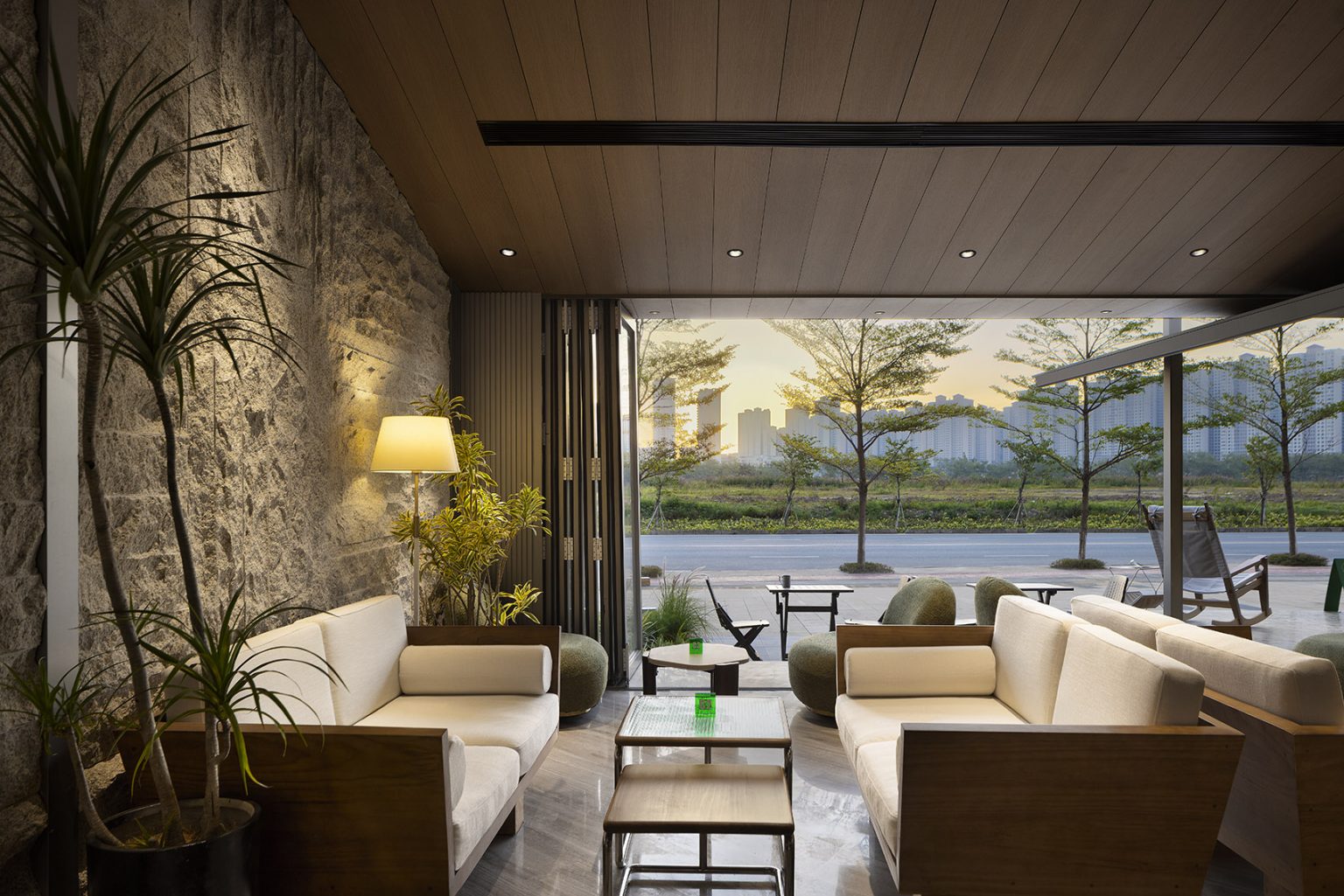 广东惠州·EUEU咖啡简餐店 / SORA – SOHO设计区