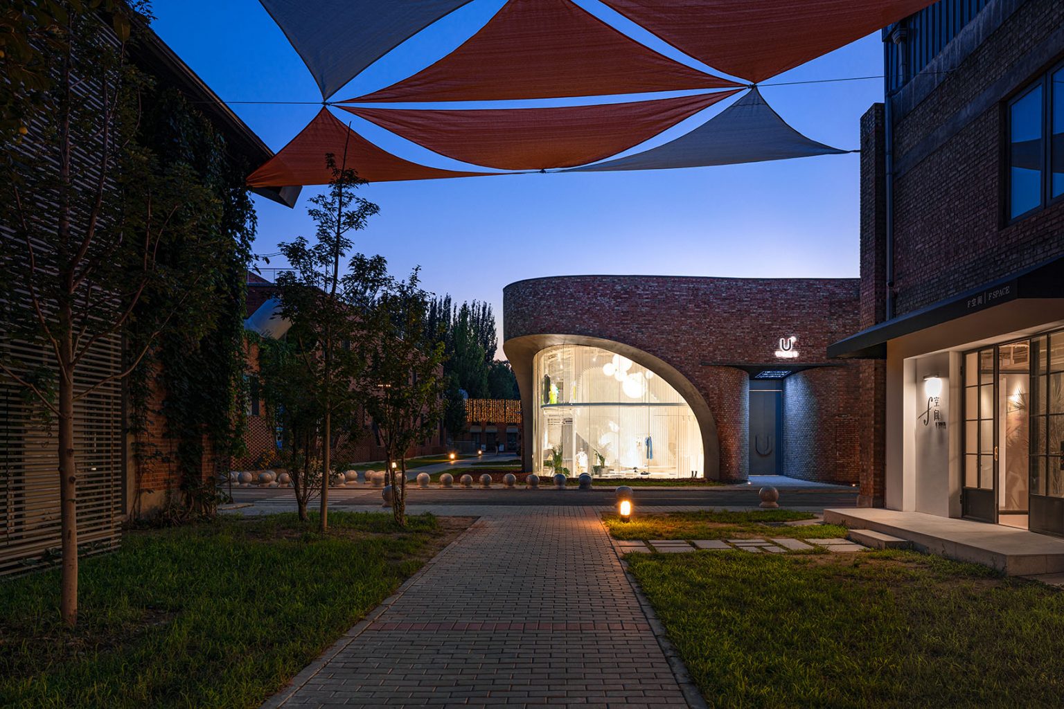 北京·Younique服装买手店设计 / KAI+LAVA – SOHO设计区