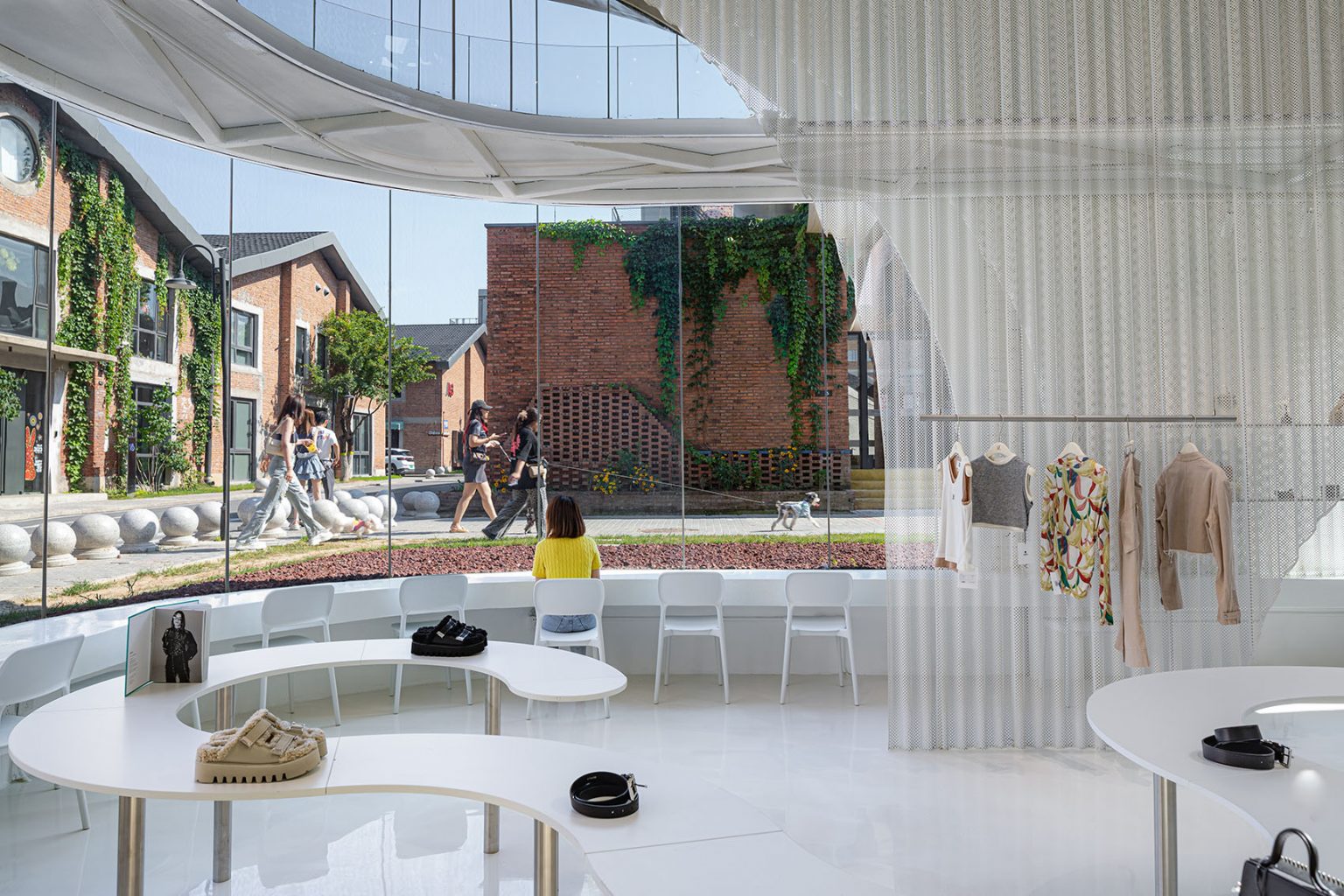 北京·Younique服装买手店设计 / KAI+LAVA – SOHO设计区