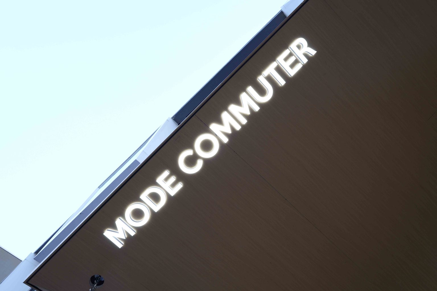 宁波·MODE COMMUTER男装品牌店(带梦胡同店) / 慕尚 | SOHO设计区
